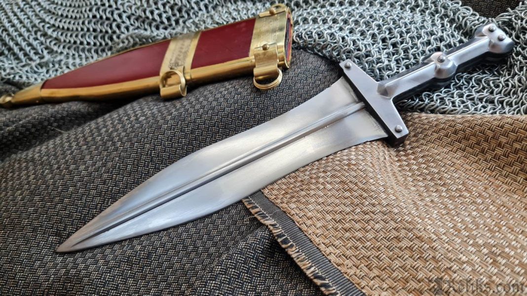 Combat Daggers History & Usage | Tac Daily
